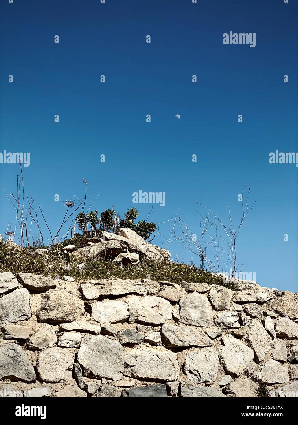 Half moon rock hi-res stock photography and images - Alamy
