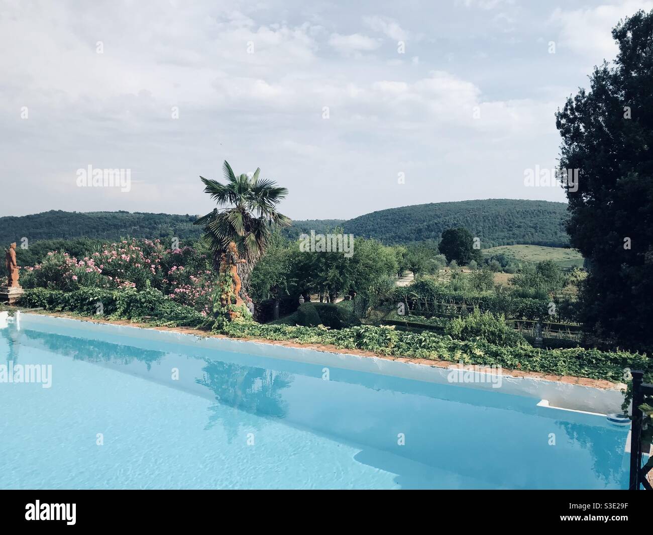 Infinity pool italy hi-res stock photography and images - Alamy