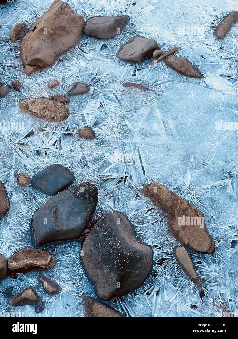 Frozen water on rocks smartphone stock photos and images - Alamy