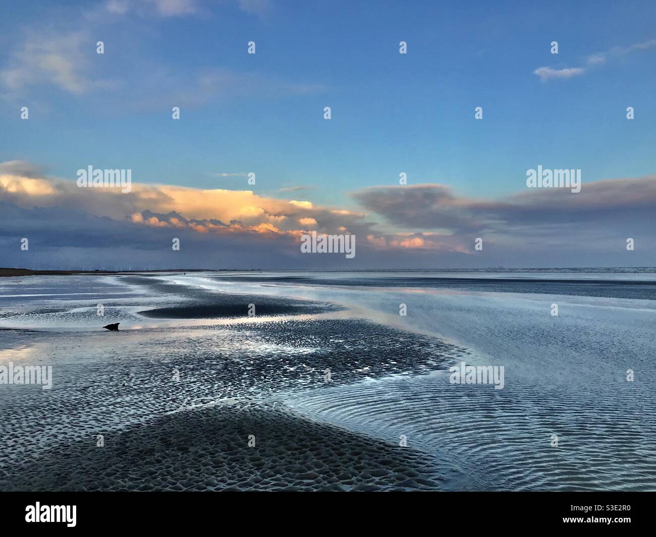 Sun setting on beach hi-res stock photography and images - Alamy