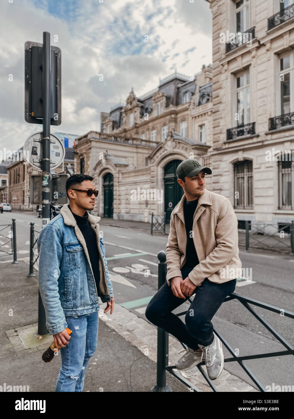 French streets hi-res stock photography and images - Alamy