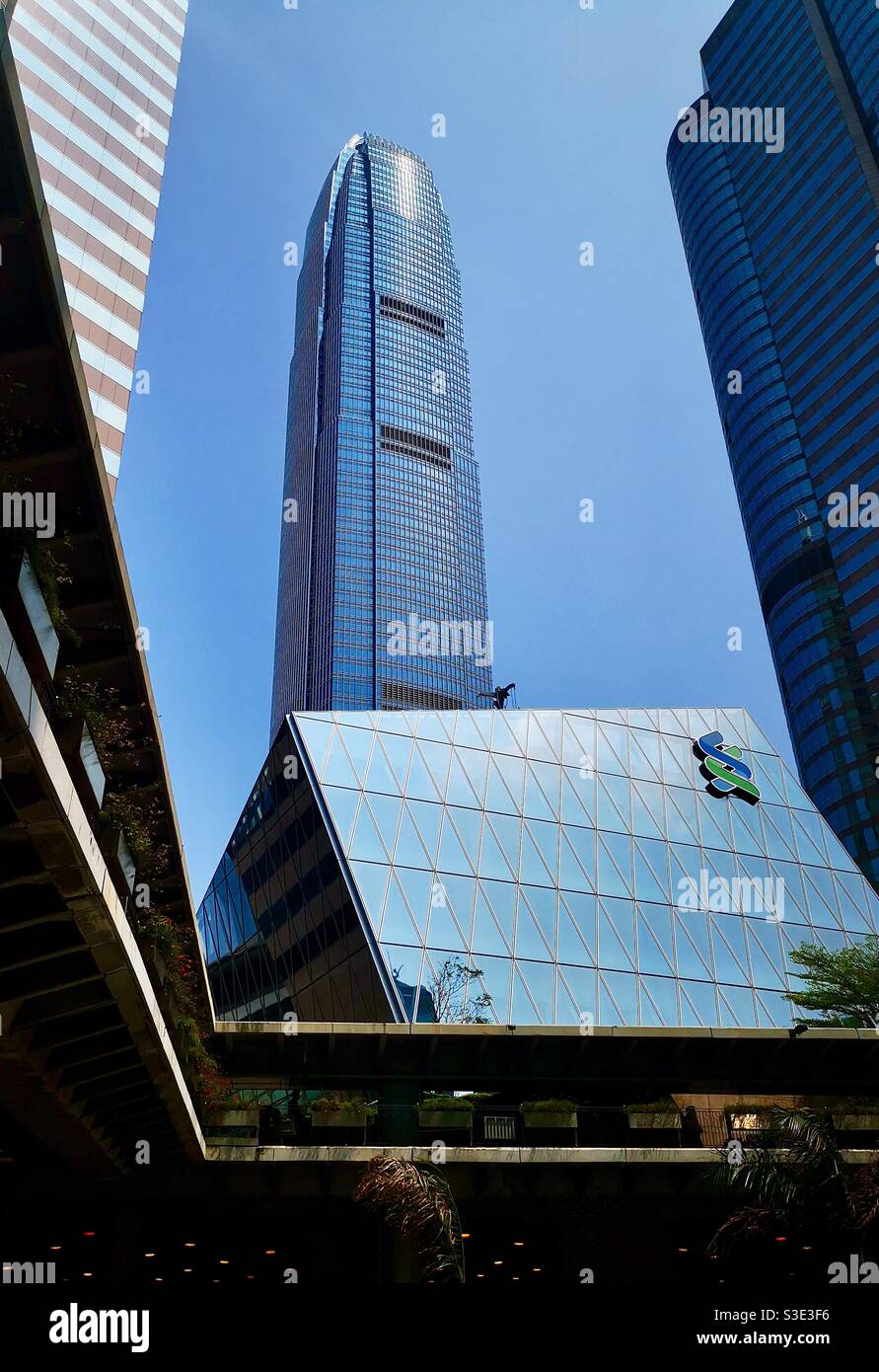 Standard chartered tower hi-res stock photography and images - Alamy