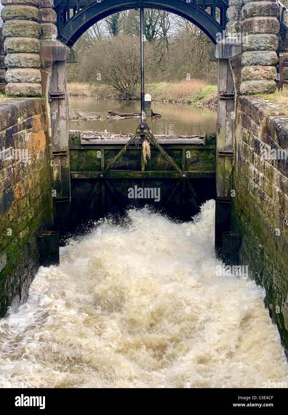 Water flowing lock hi-res stock photography and images - Alamy