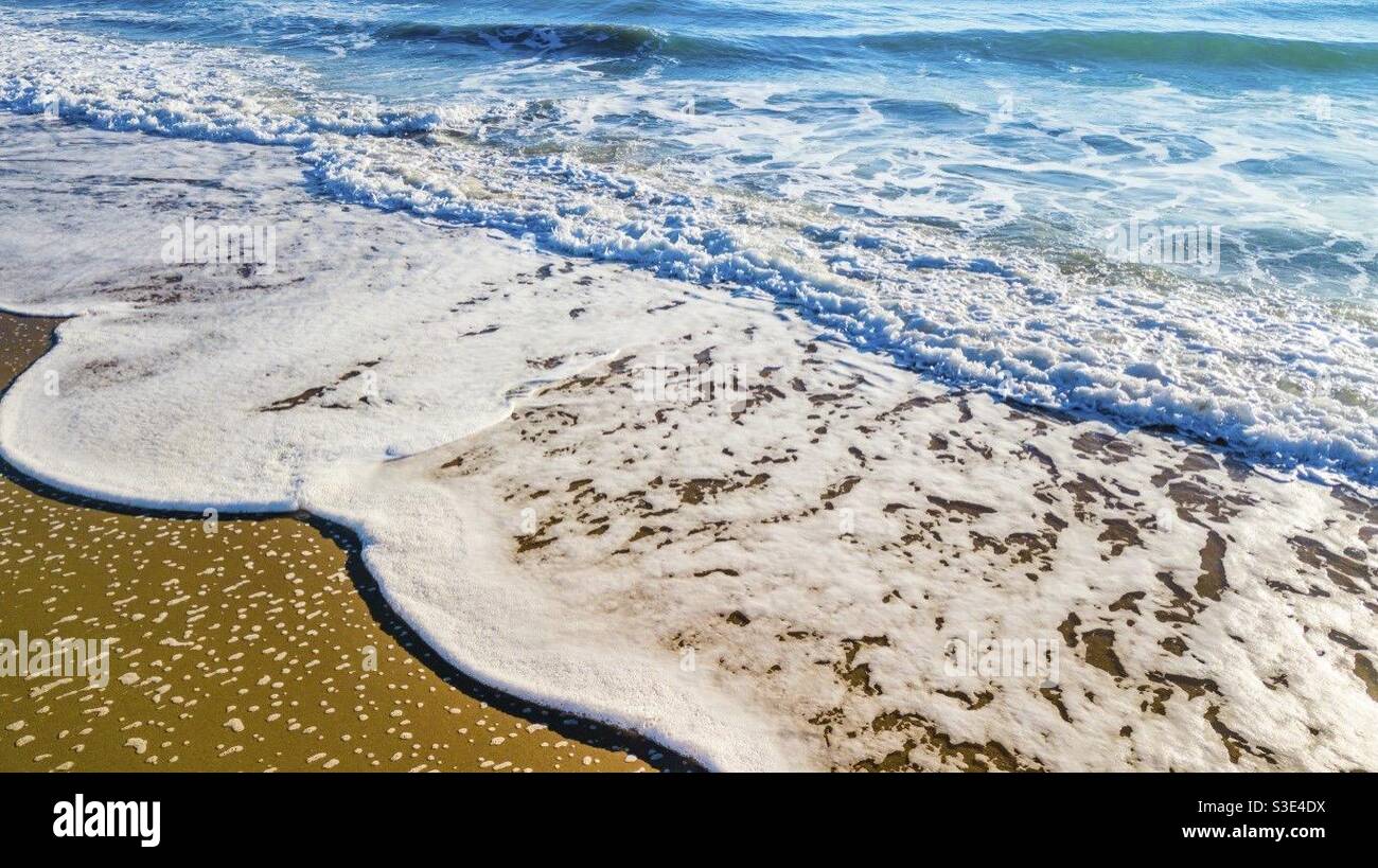 Wave and foam hi-res stock photography and images - Alamy