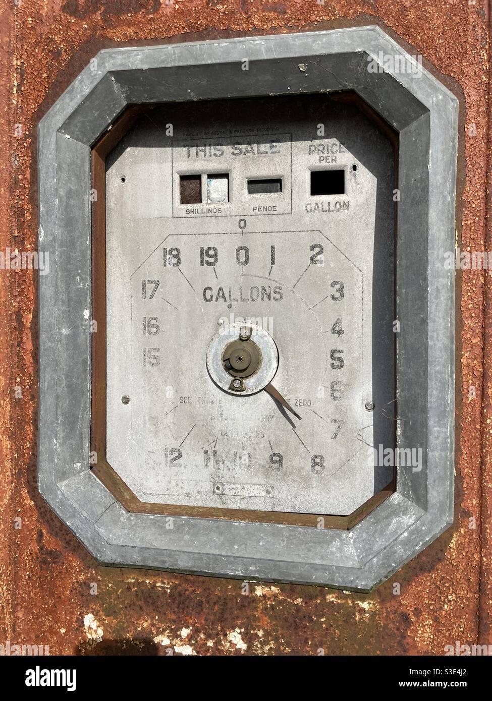 Old petrol pump gauge hi-res stock photography and images - Alamy