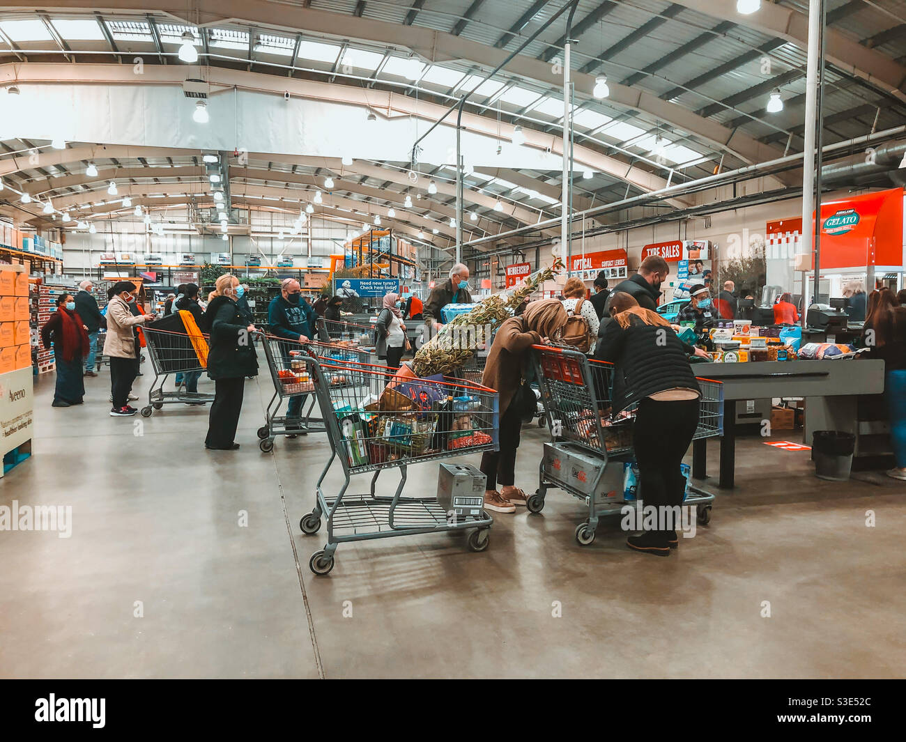 Wholesale warehouse store inside hi-res stock photography and images ...