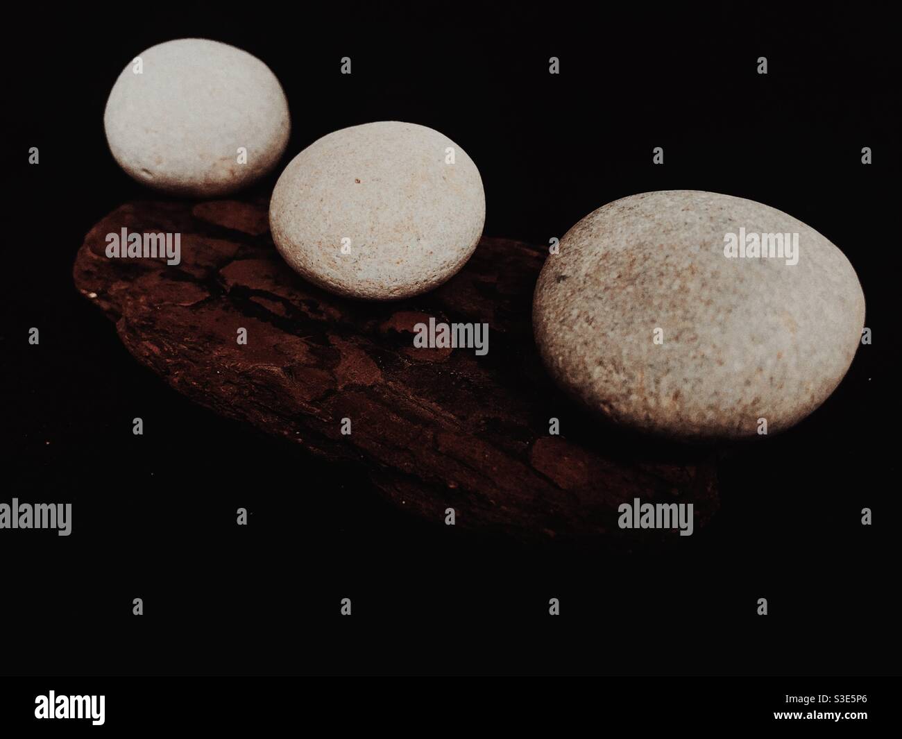 Round rocks hi-res stock photography and images - Alamy