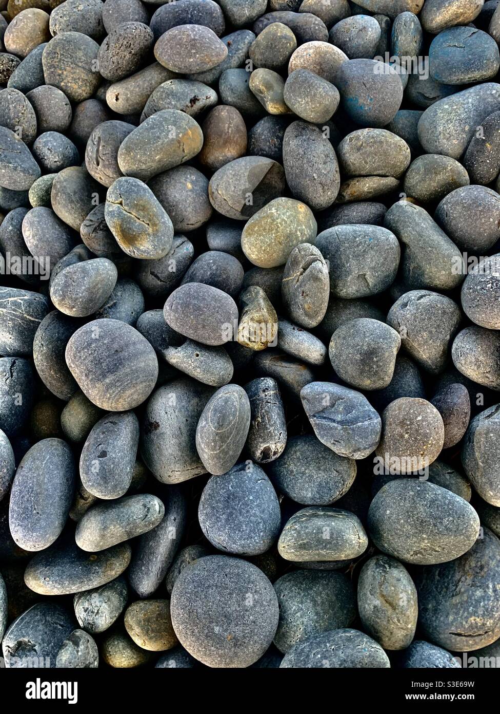 River rocks hi-res stock photography and images - Alamy