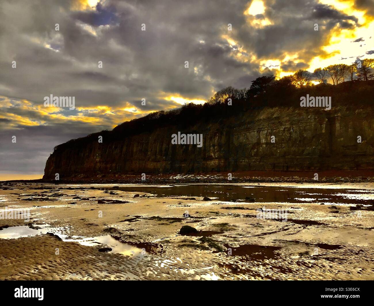 Cliff low end hi-res stock photography and images - Alamy