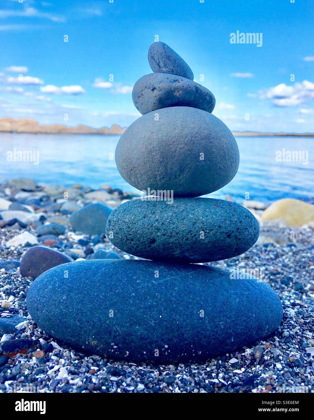 Stone stack beach hi-res stock photography and images - Alamy