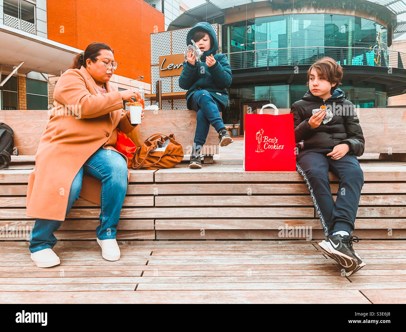 Takeaway mother hi-res stock photography and images - Alamy