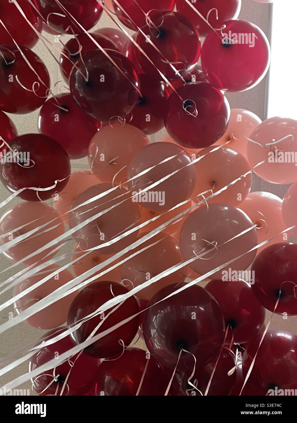 100 balloons hi-res stock photography and images - Alamy