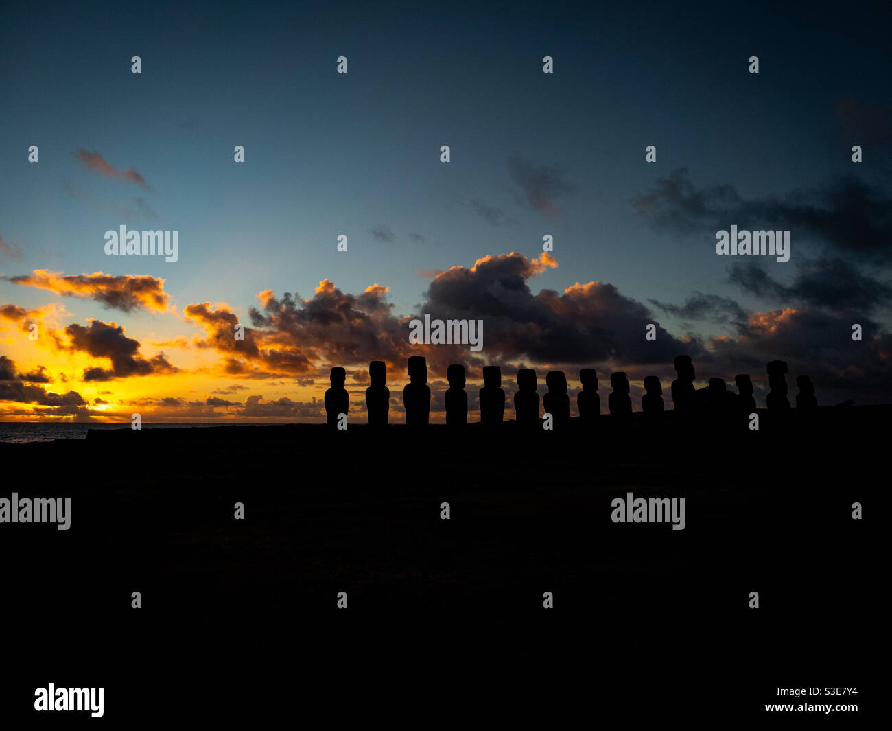 Ahu tongariky hi-res stock photography and images - Alamy