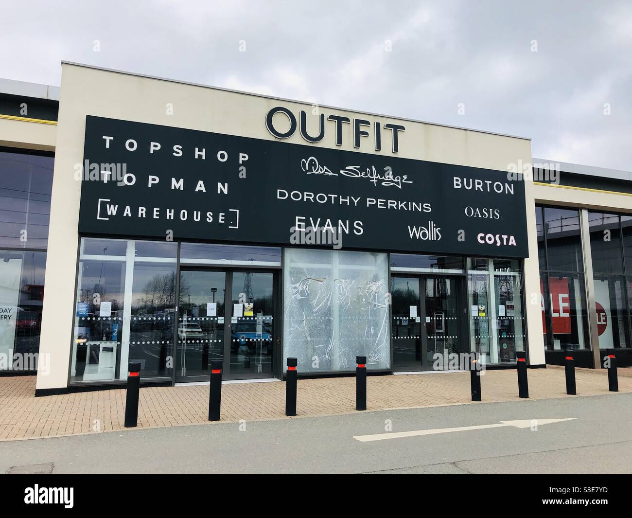 Retail outfit hi-res stock photography and images - Alamy