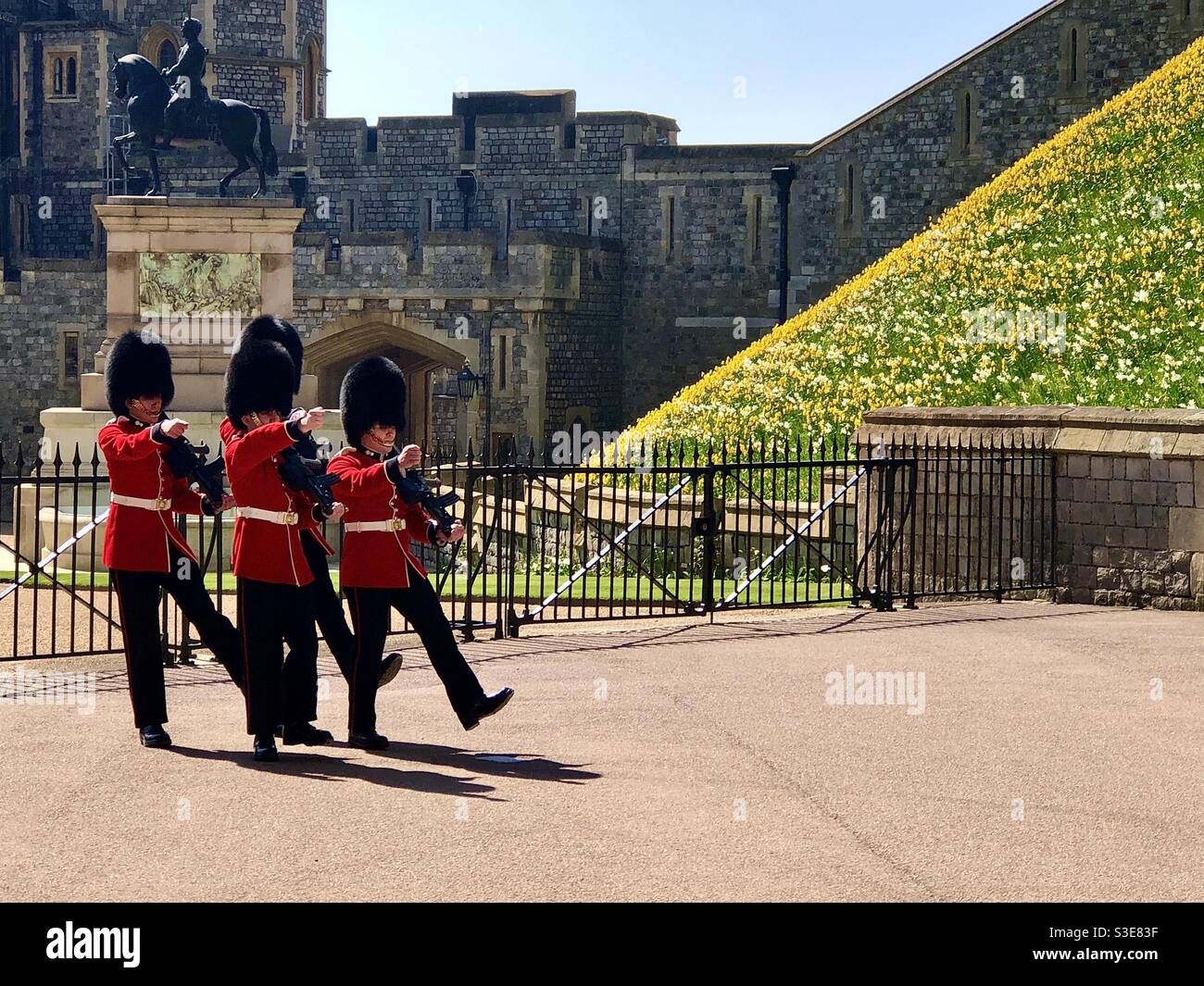 Guards at Windsor castle ,United Kingdom Stock Photo - Alamy