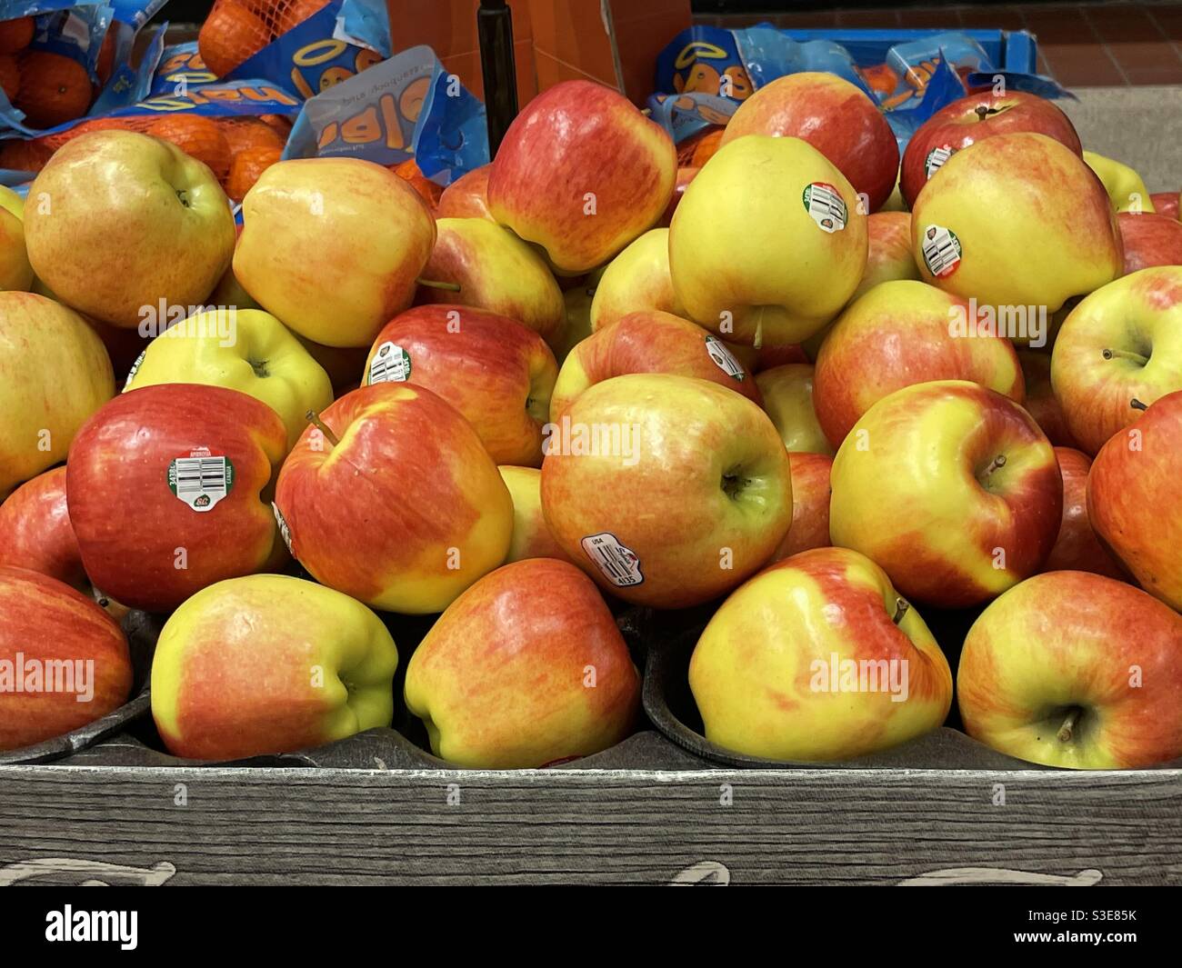 Apple fruit display hi-res stock photography and images - Alamy