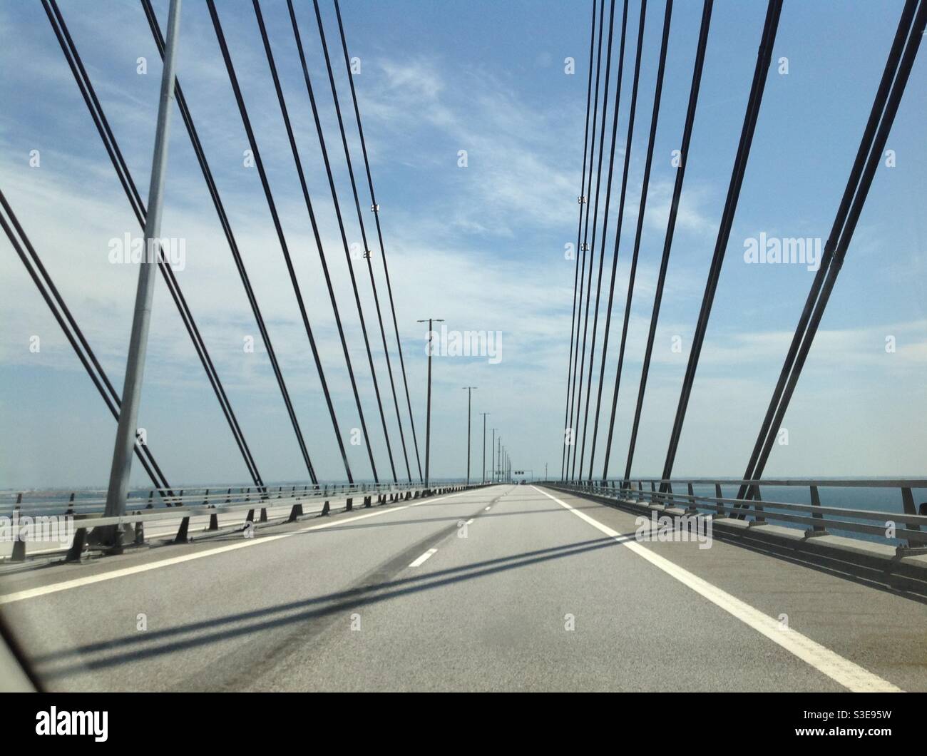 Bridge crossing road hi-res stock photography and images - Alamy
