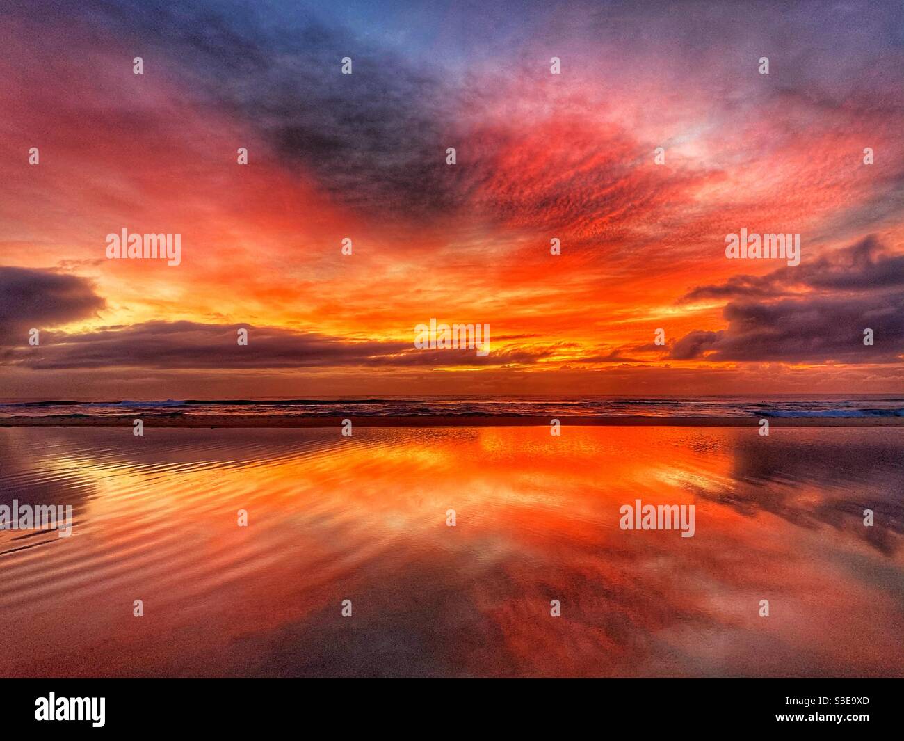 Simple sunrise hi-res stock photography and images - Alamy