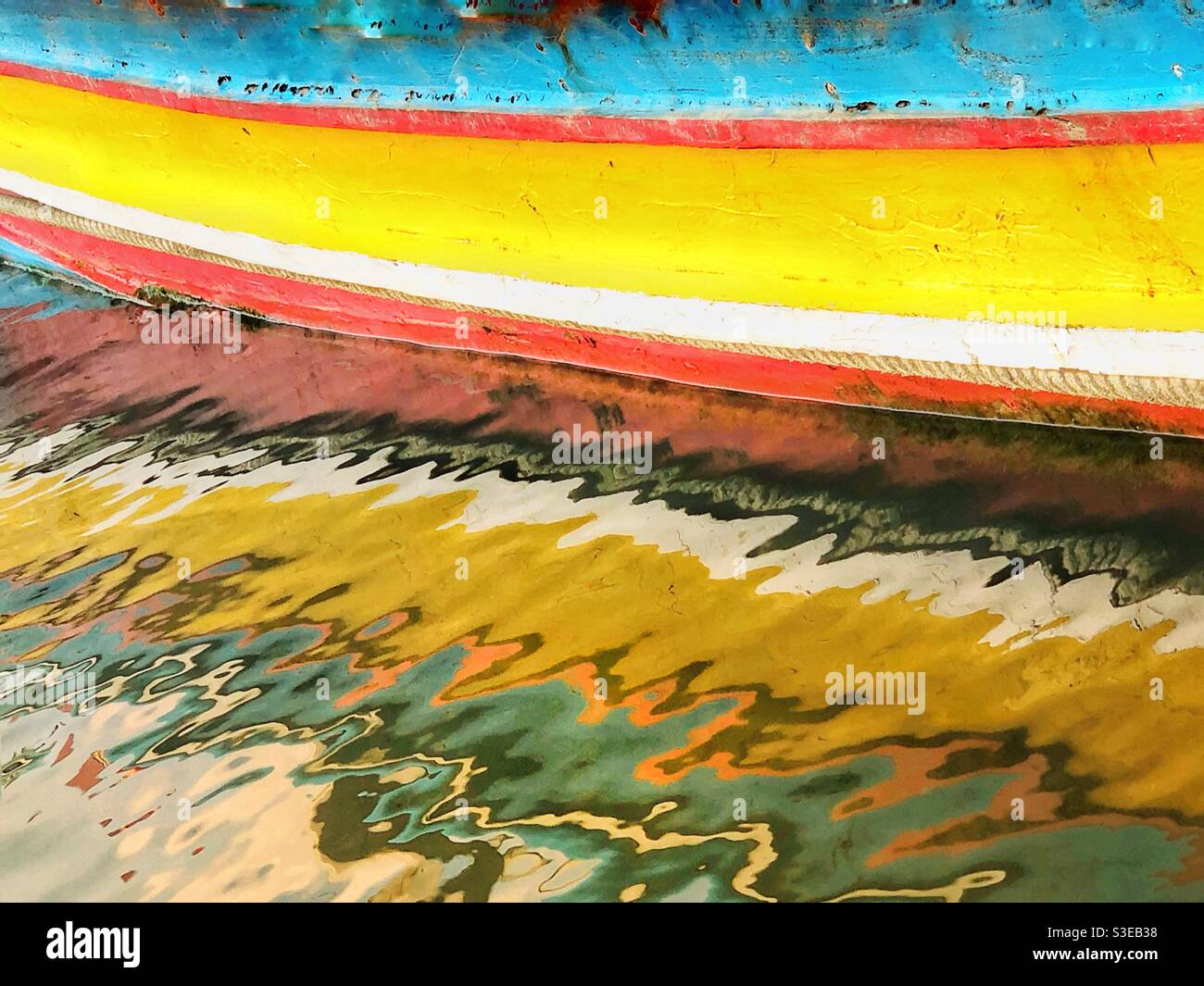 Reflections colours water hi-res stock photography and images - Alamy