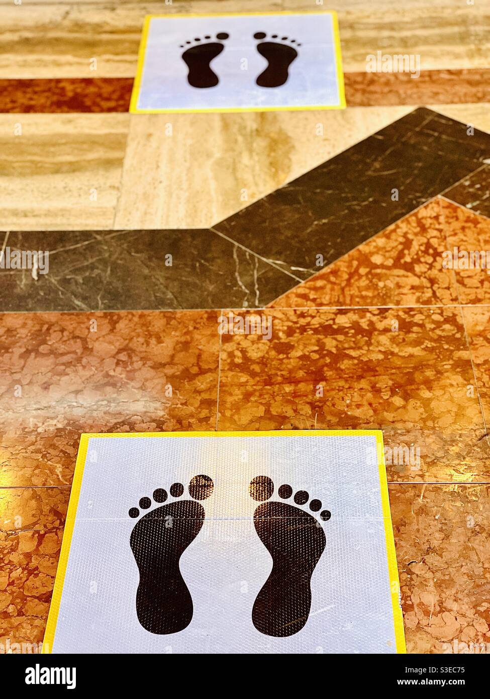 Social distance marking hi-res stock photography and images - Alamy