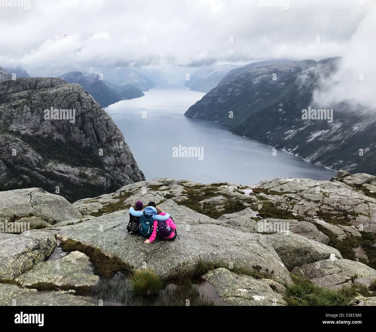 Girls hike hi-res stock photography and images - Alamy