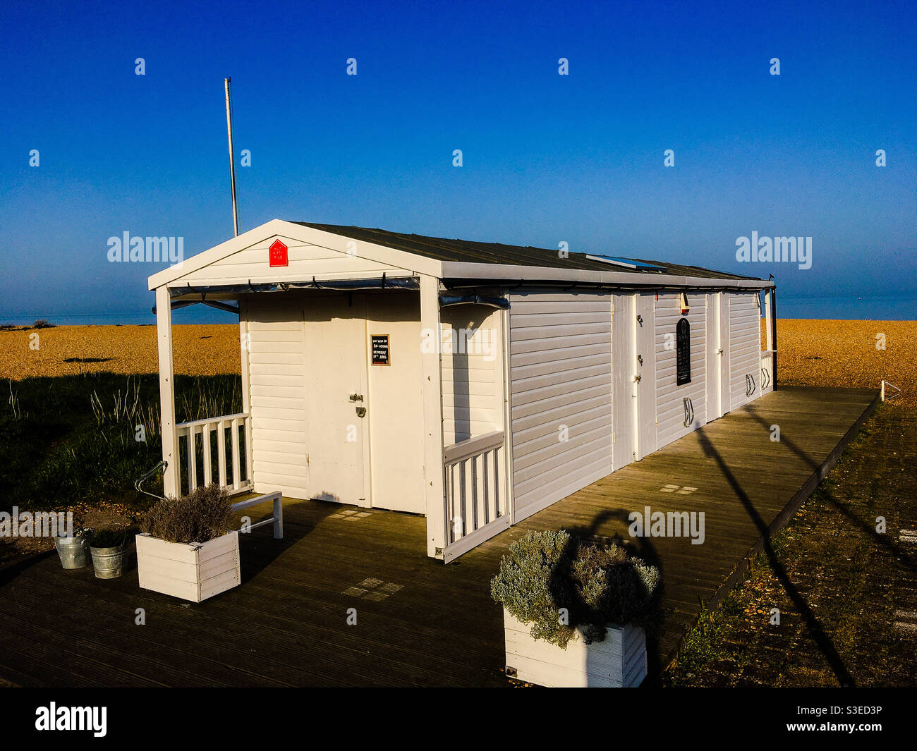 Beach Hut on Walmer Strand Stock Photo - Alamy