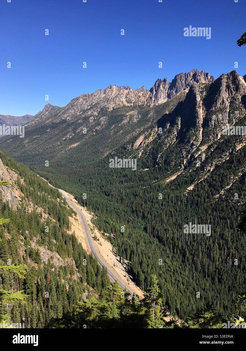 Cascades route hi-res stock photography and images - Alamy