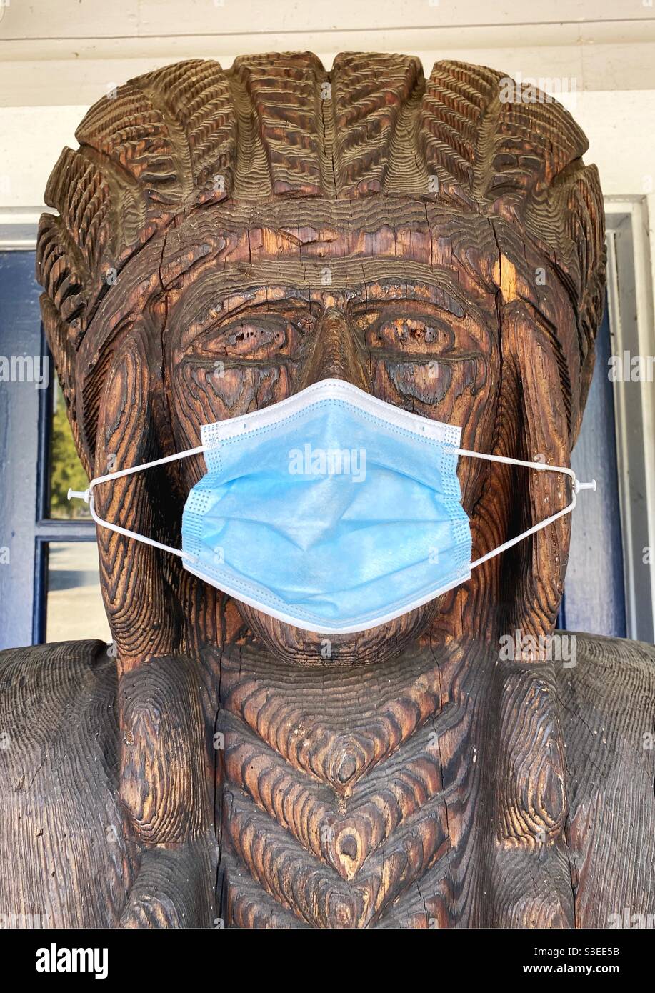 Native american wood mask hi-res stock photography and images - Alamy