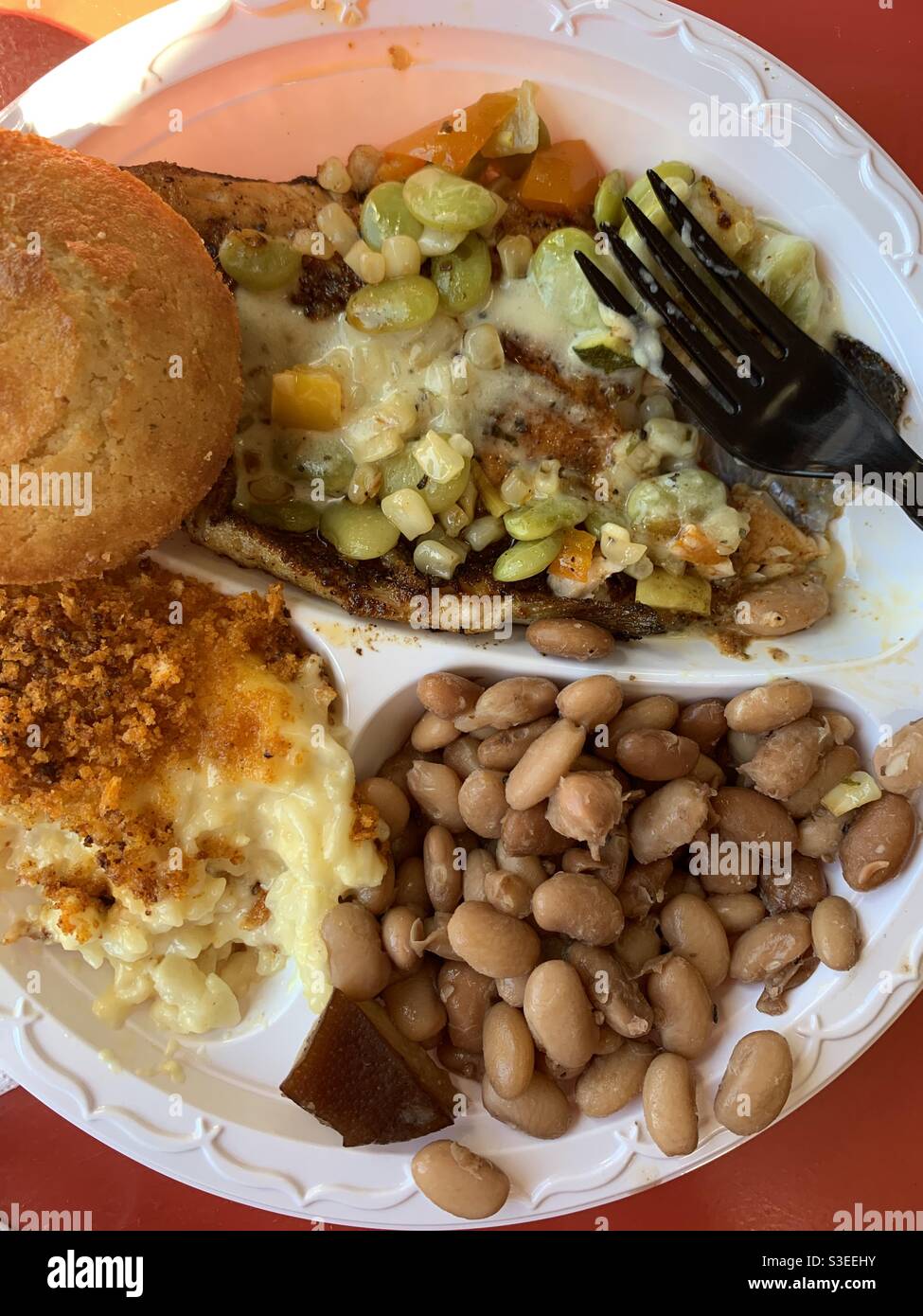 Plate of southern style food Stock Photo - Alamy