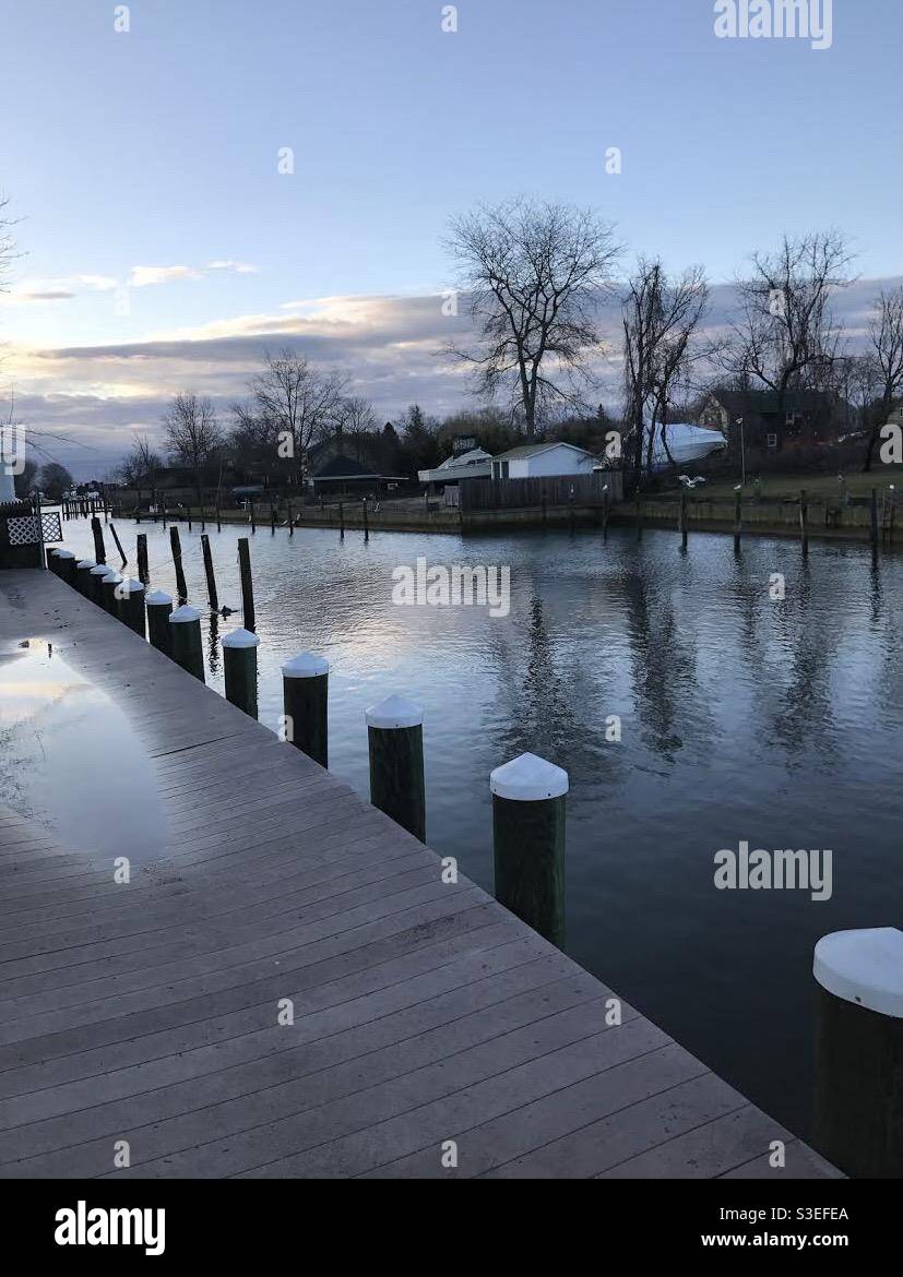 Dock of the bay hi-res stock photography and images - Alamy