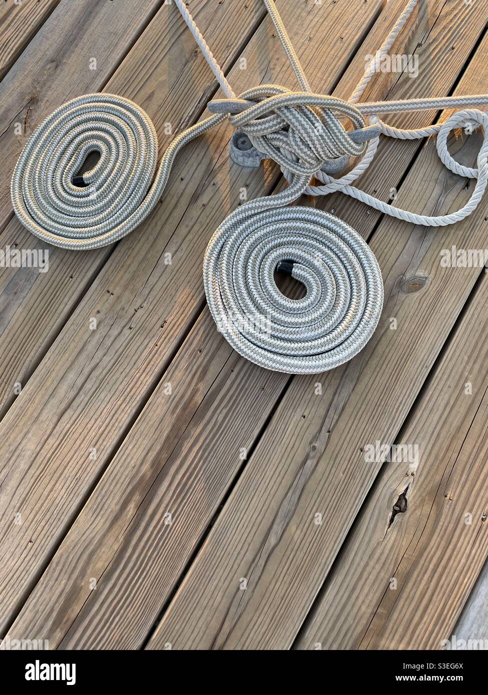 Tided ropes hi-res stock photography and images - Alamy