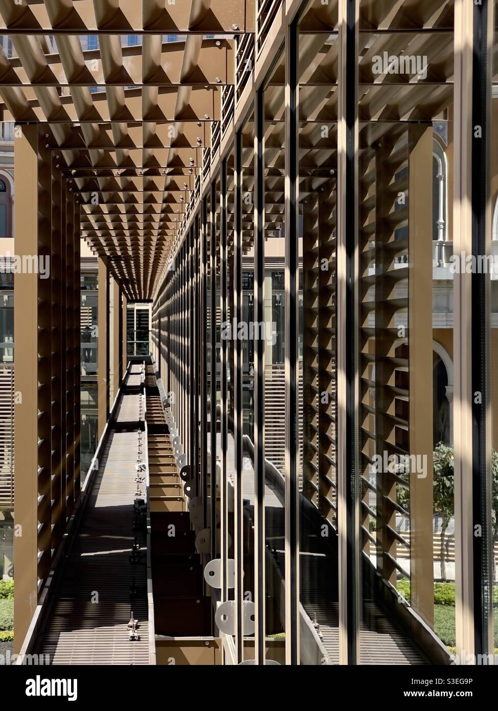 Iron building hi-res stock photography and images - Alamy