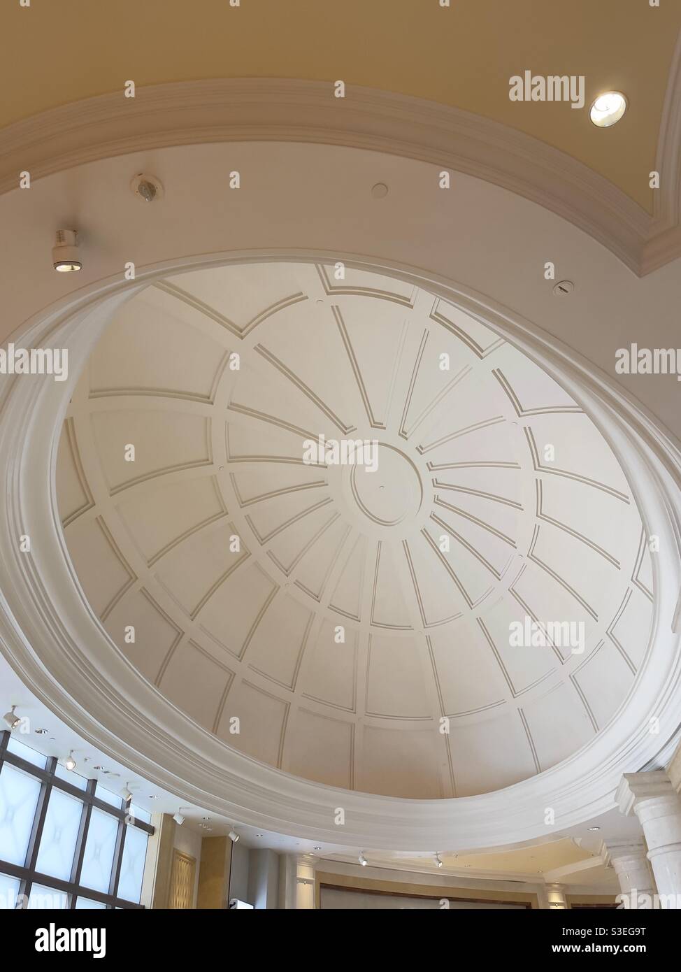 An oval ceiling hi-res stock photography and images - Alamy