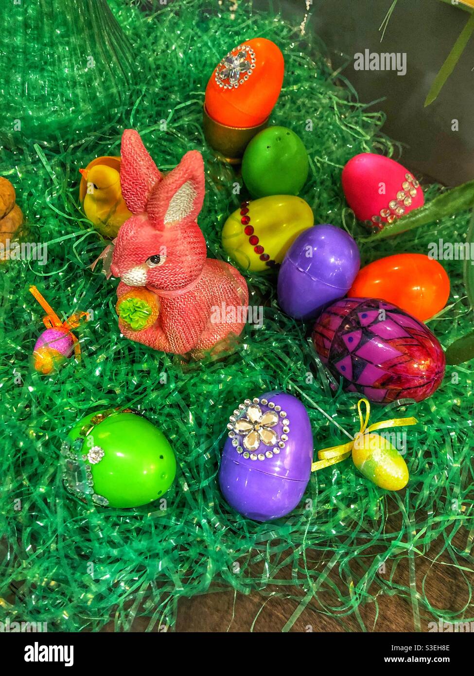 Colourful easter bunny hi-res stock photography and images - Alamy