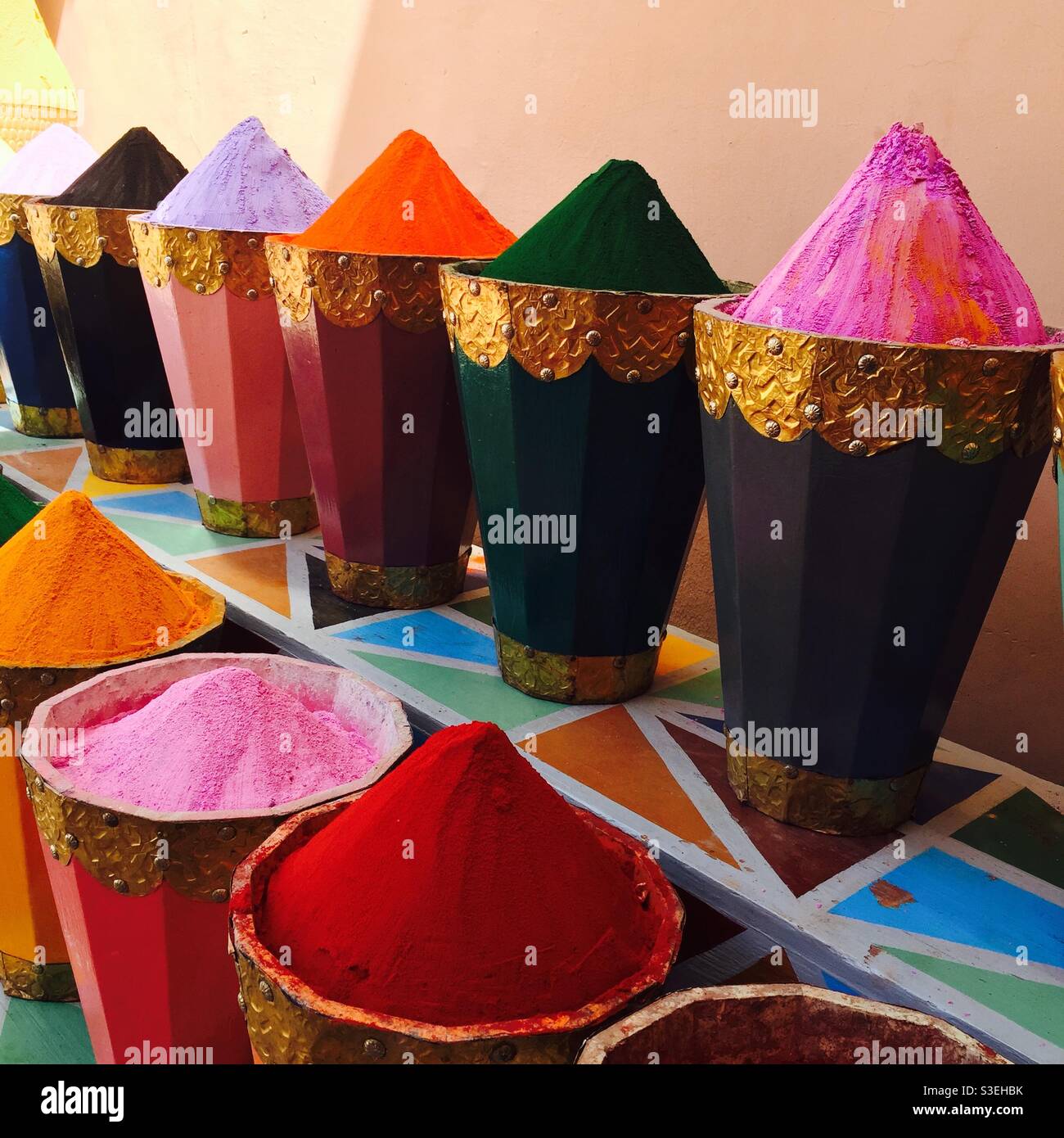 Amazing colorful spices in a Marrakesh Moroccan market Stock Photo - Alamy