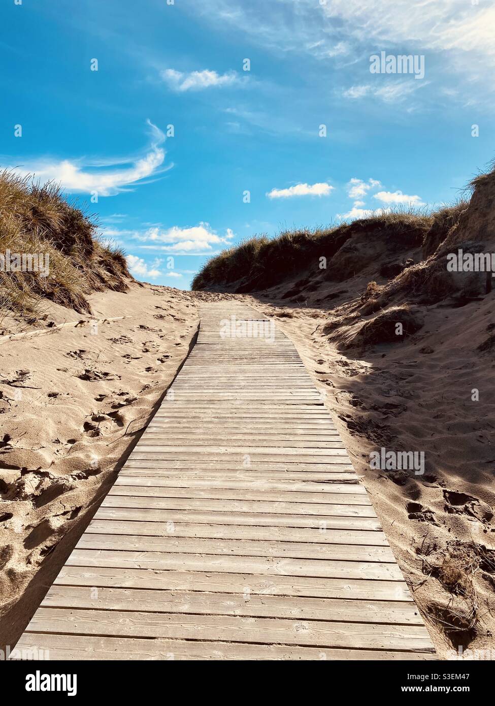 Boardwalk on a beach hi-res stock photography and images - Alamy