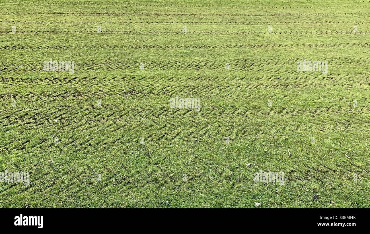 Tractor tracks across field hi-res stock photography and images - Alamy