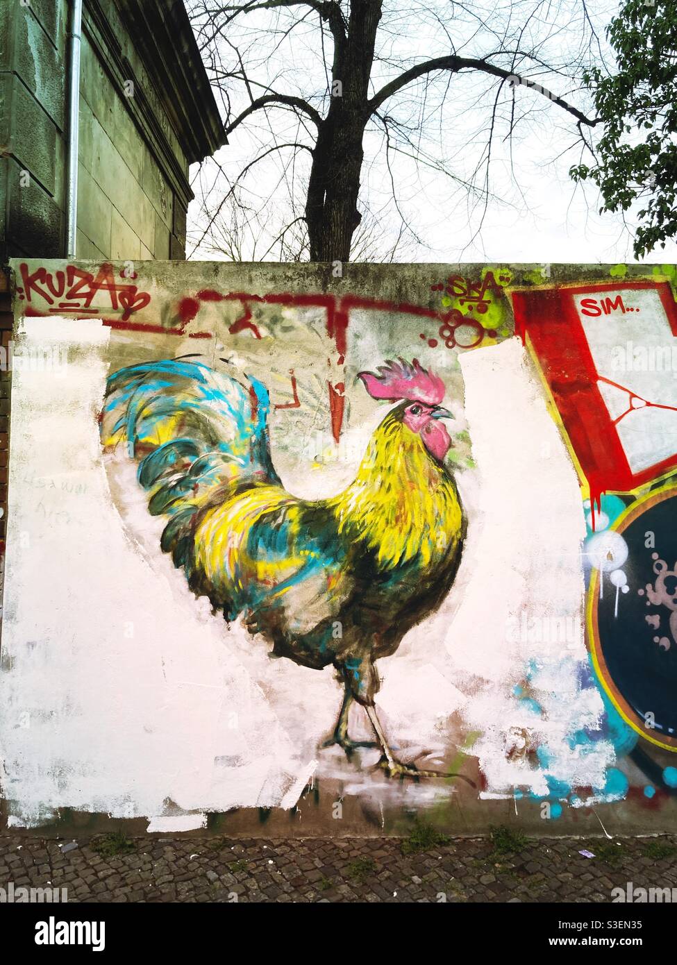 Rooster graffiti hi-res stock photography and images - Alamy