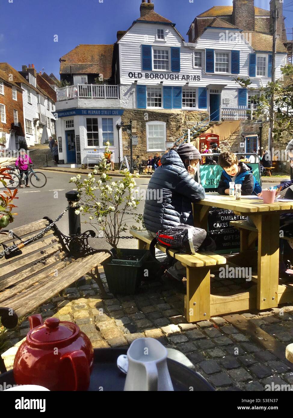 Pub in rye hi-res stock photography and images - Alamy