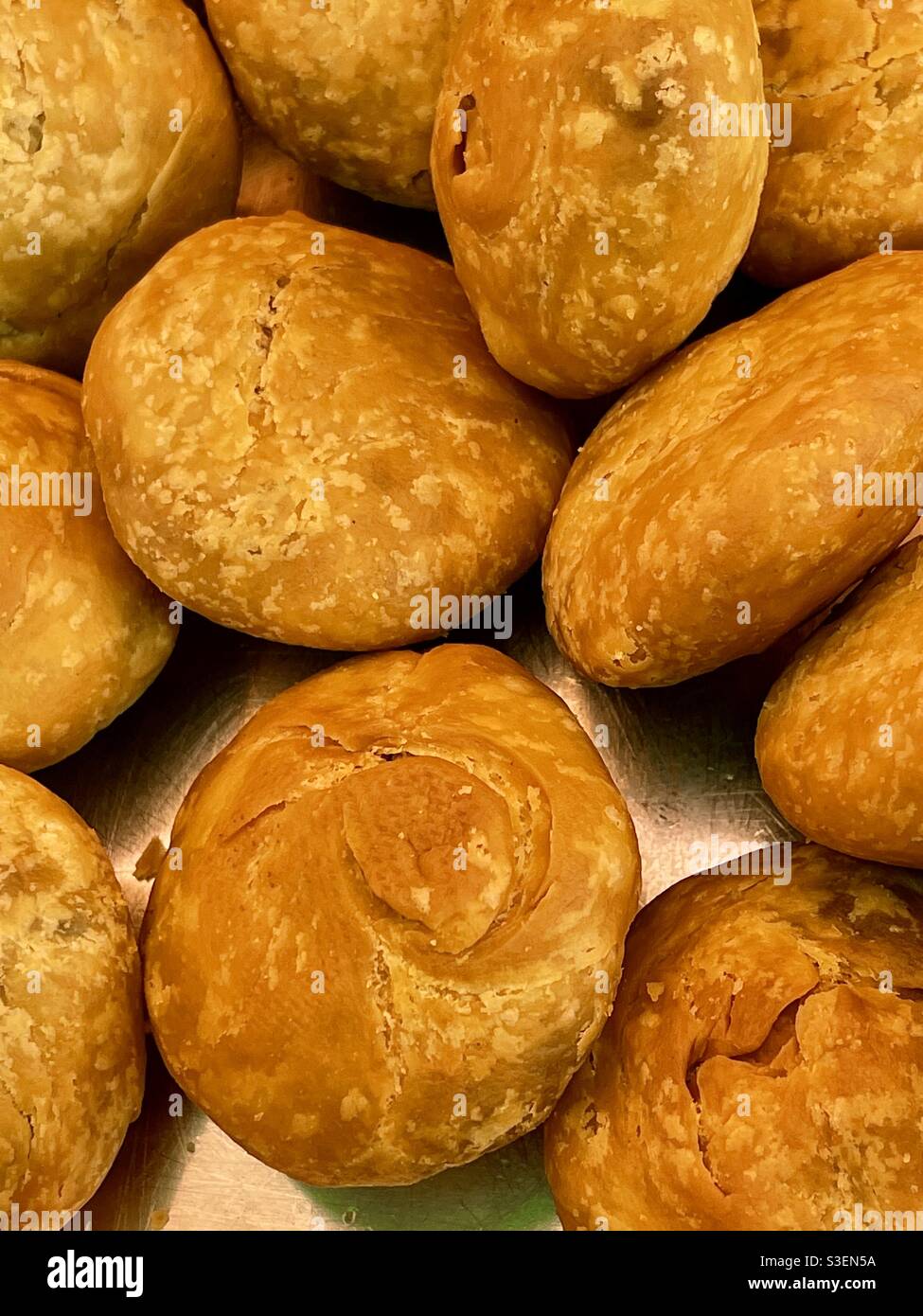 Kachori hi-res stock photography and images - Alamy