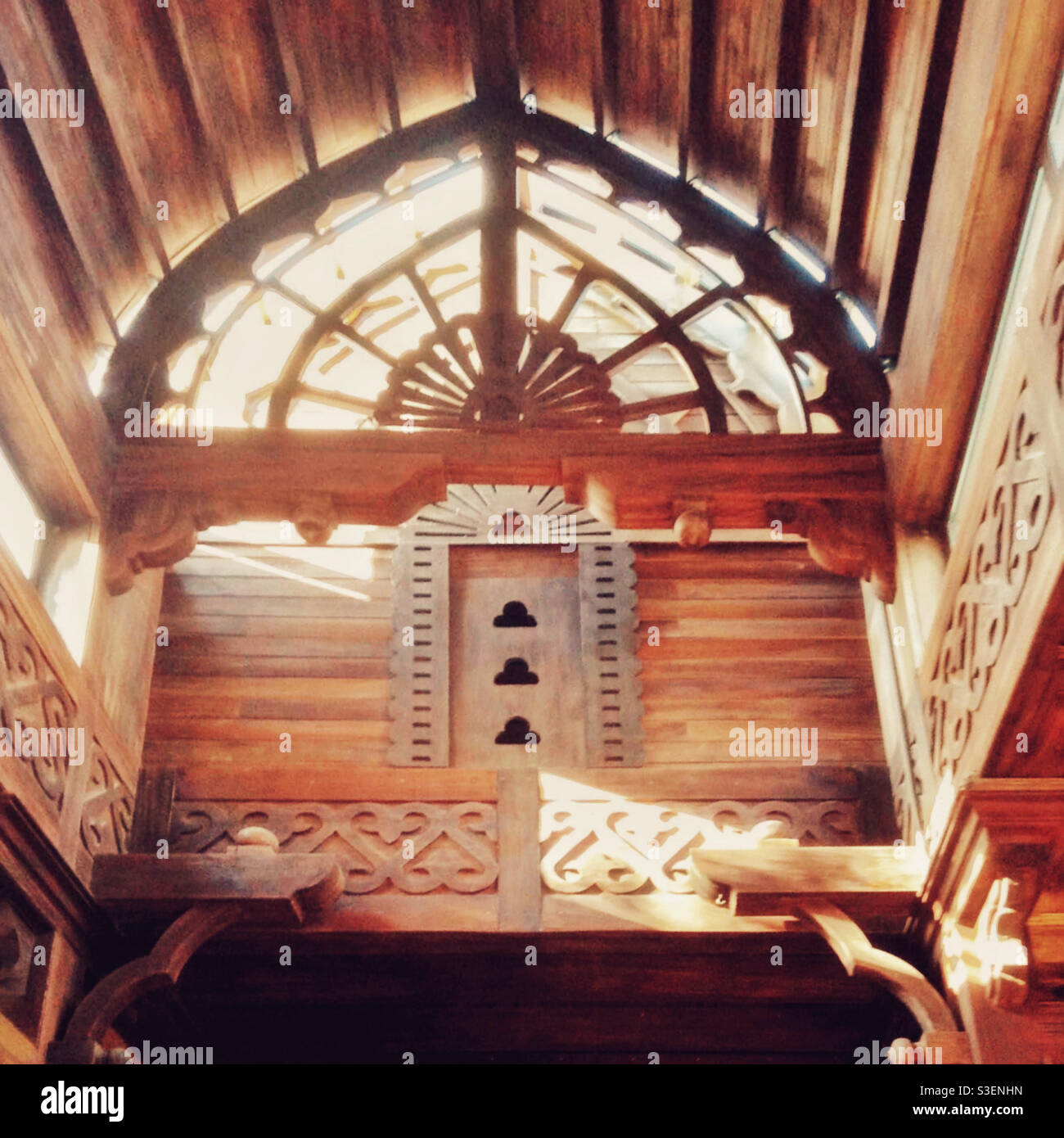 Wooden roof arch hi-res stock photography and images - Alamy
