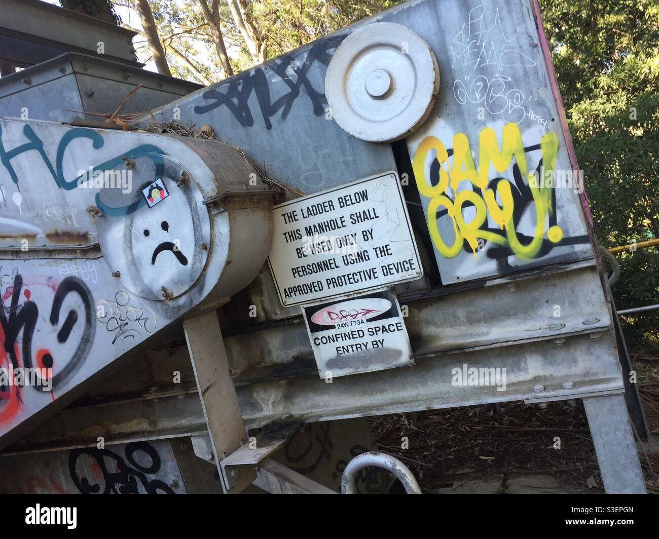 Abandoned signs hi-res stock photography and images - Alamy