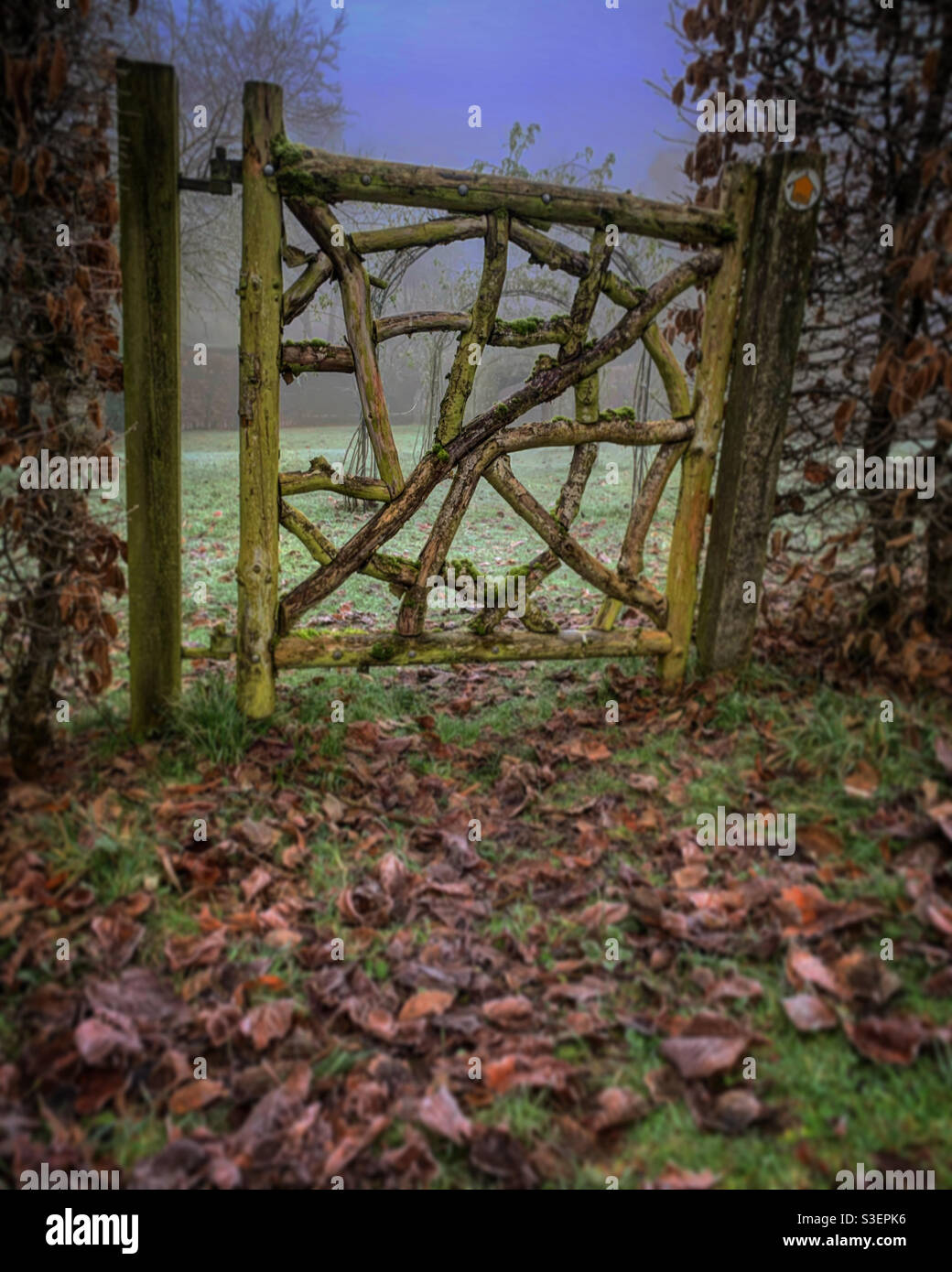 Rustic Cotswolds Gate Stock Photo - Alamy