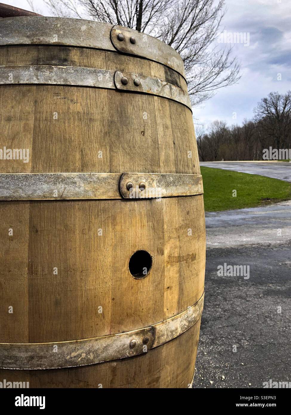 Wooden wine barrel hi-res stock photography and images - Alamy