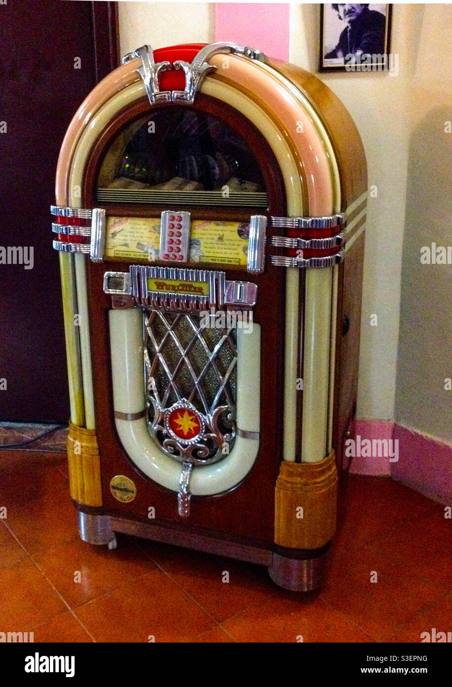 Old fashioned Art Deco style jukebox in National Hotel in Havana, Cuba ...