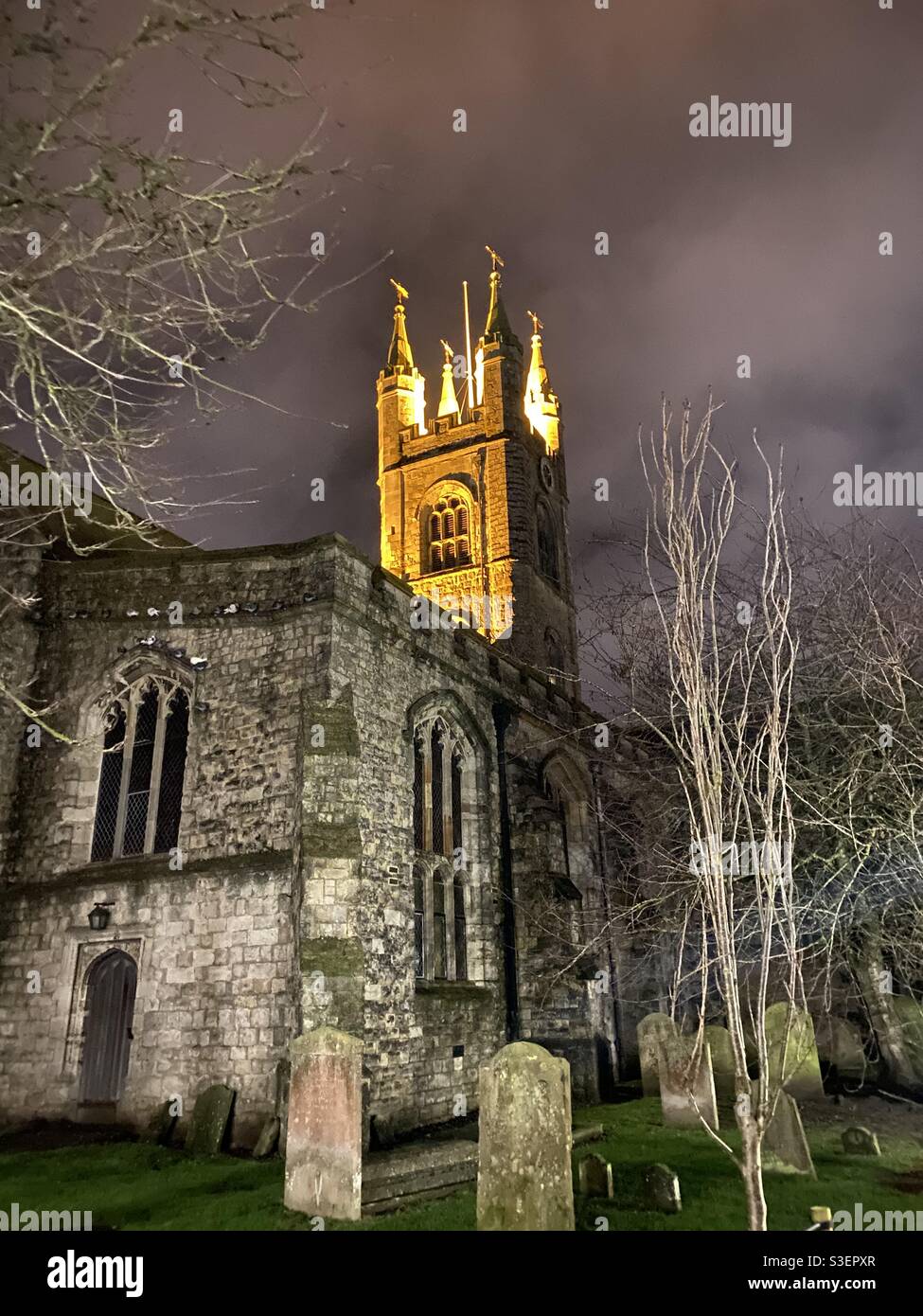 Night in the churchyard hi-res stock photography and images - Alamy
