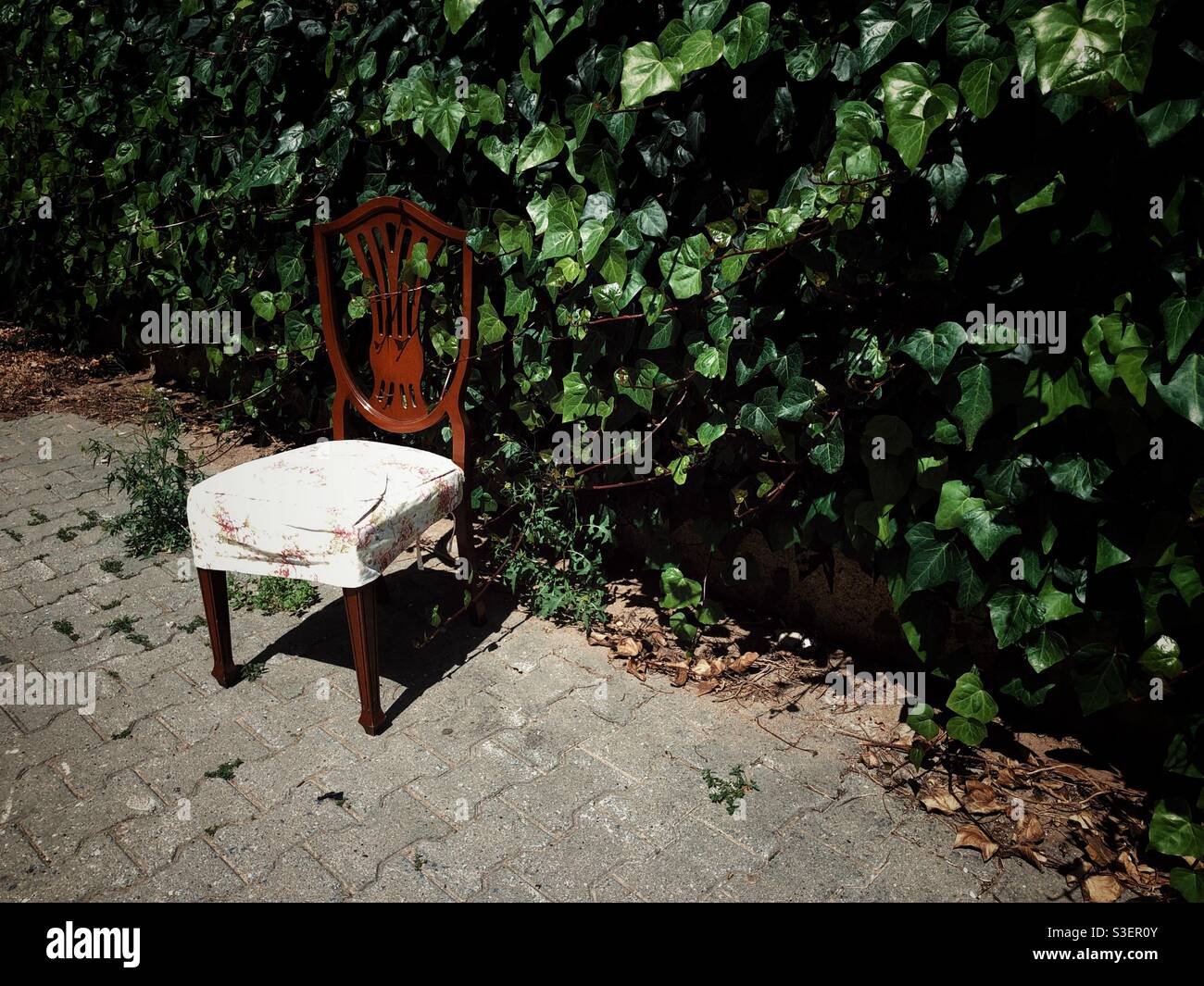 Lonely chair left on pavement Stock Photo - Alamy