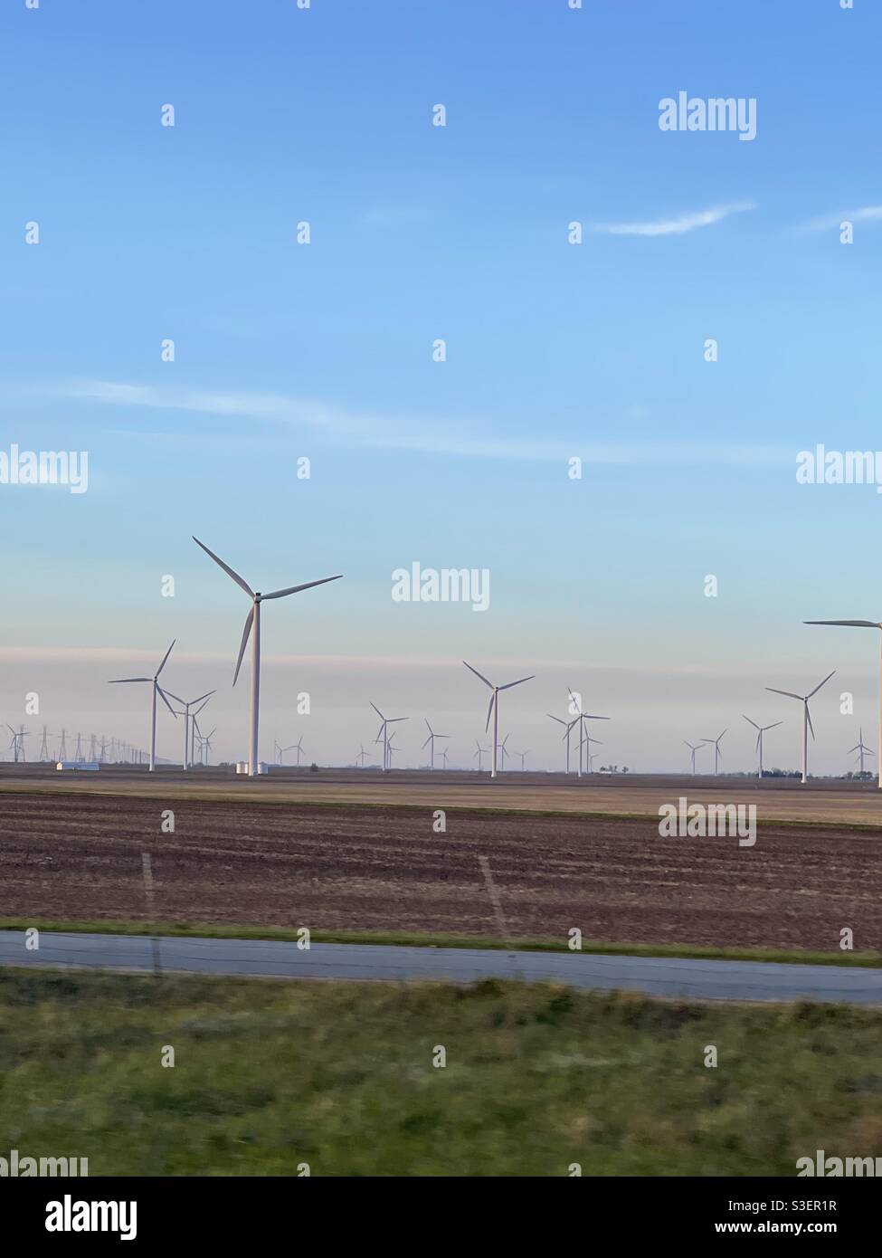 Windmill farm hi-res stock photography and images - Alamy