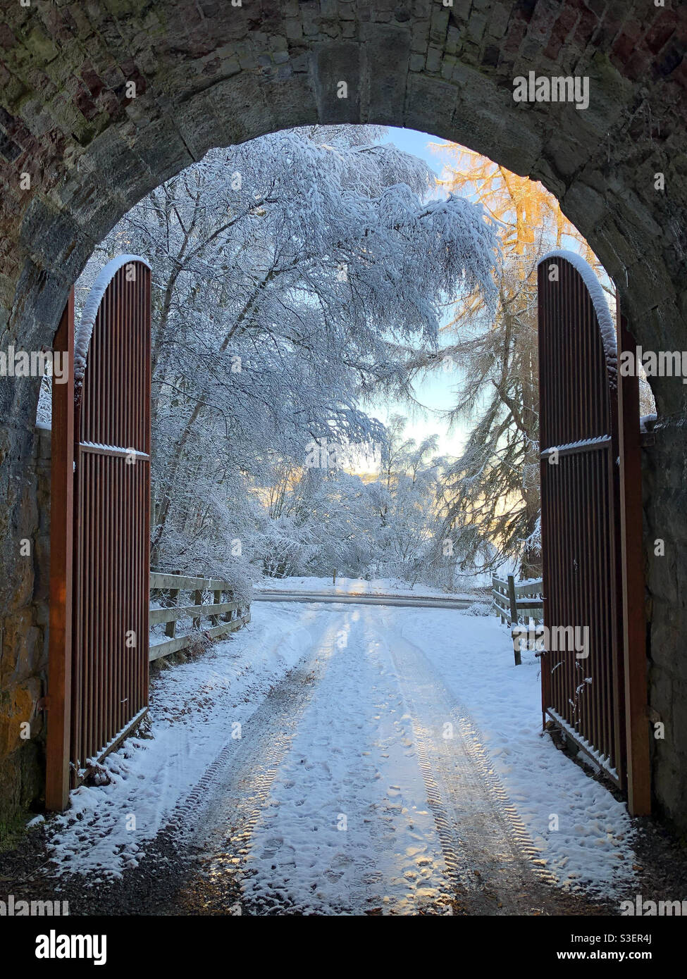 Through archway hi-res stock photography and images - Alamy