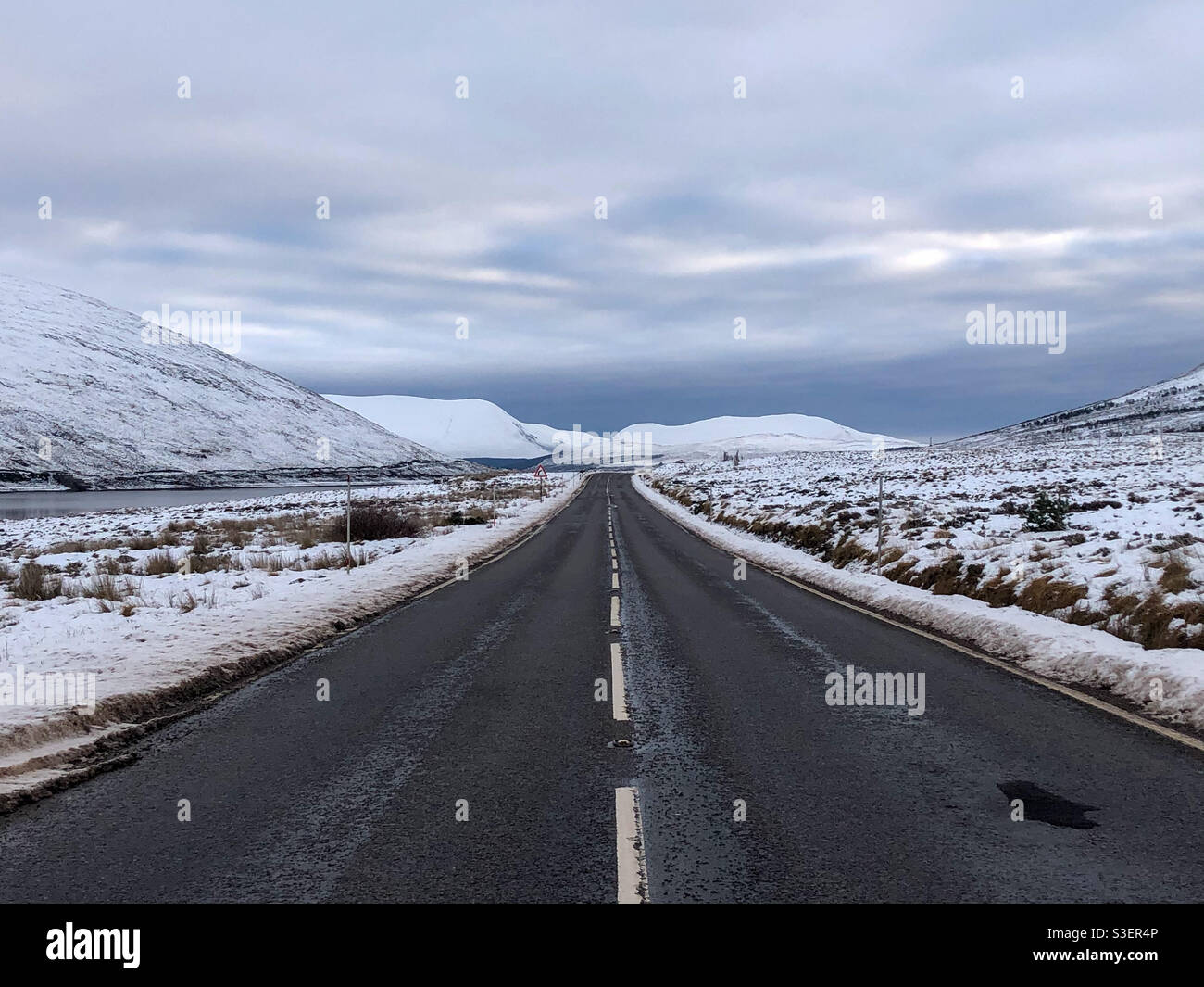 Empty road in the scottish highlands hi-res stock photography and ...